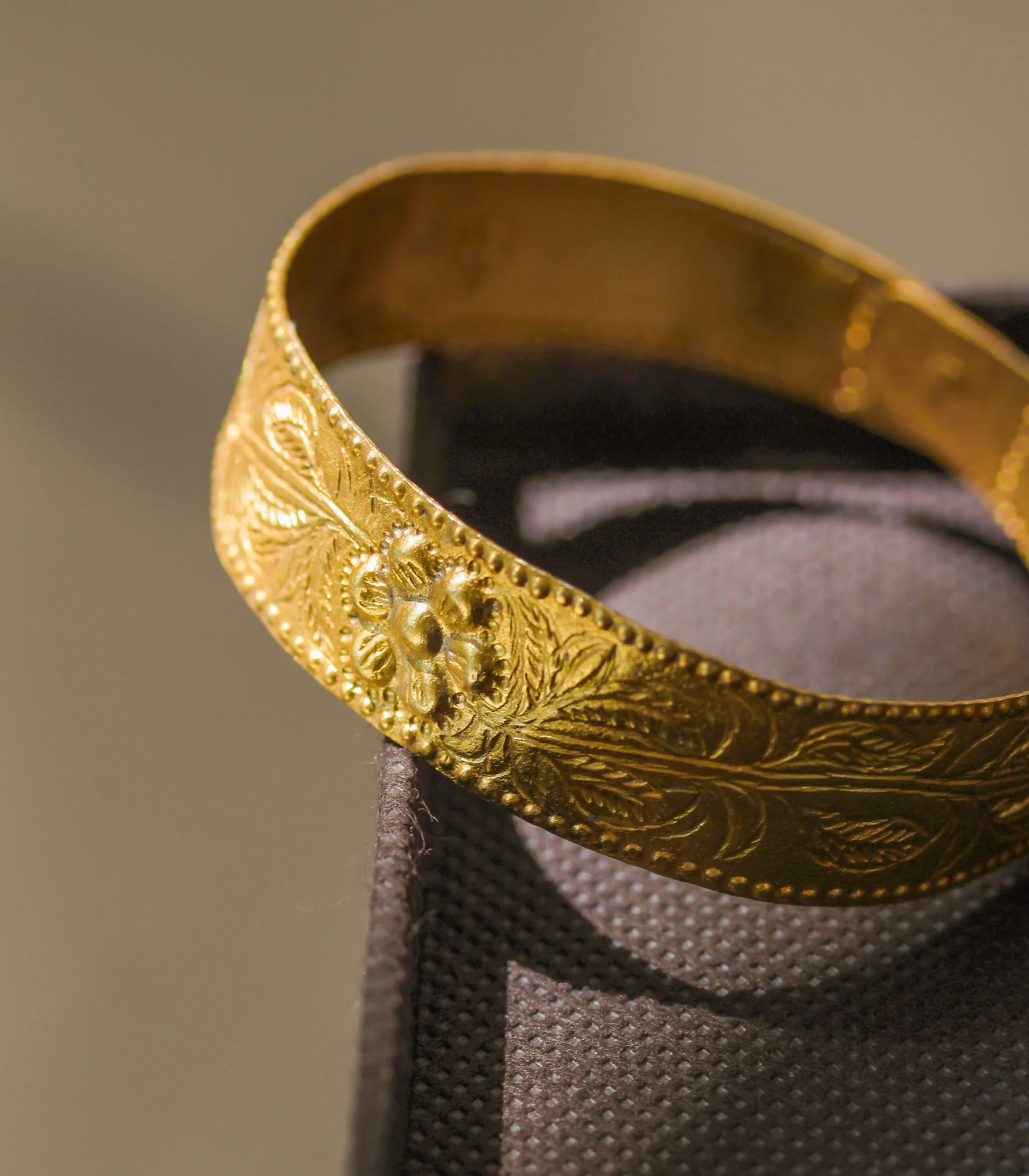 Pulseras Ivatan Gold Band Bracelet – Sinta & Co.